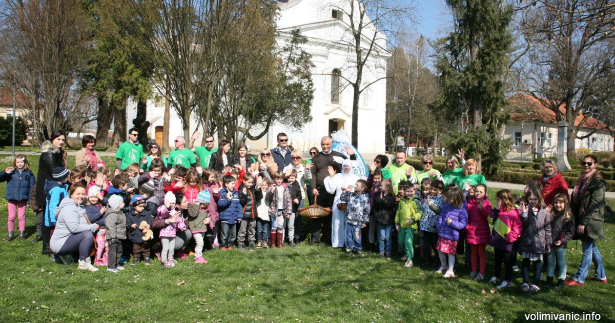 Ivanić-Grad ukrašen velikim pisanicama